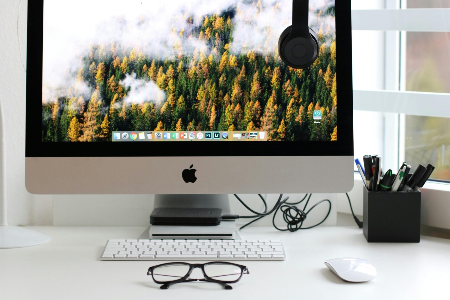 10 Awesome Ways to Customize Your Desktop Layout - LogicV